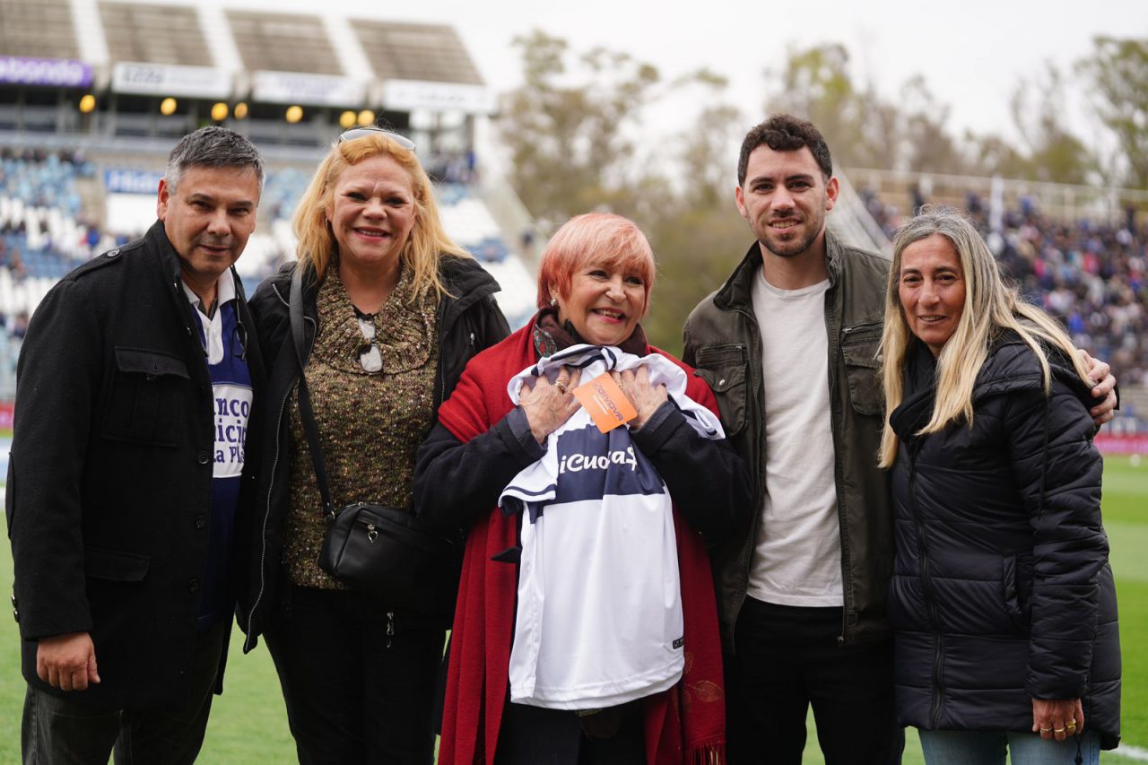 Homenaje a la cantante María Garay – Club de Gimnasia y Esgrima La Plata